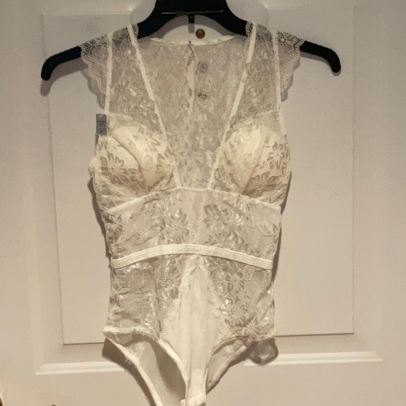 Tops | Nwt Cream Lace Bodysuit Size M | Poshmark